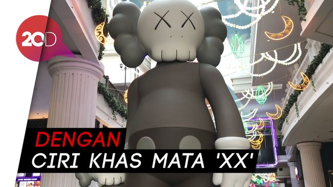 Tak Perlu ke Luar Negeri, Patung Karya Kaws Ada di Jakarta Lho!