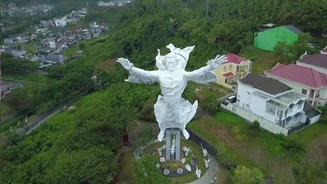 Patung Yesus Memberkati, Pesona Religi Manado