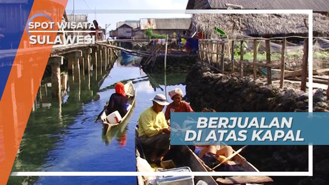 Transaksi Jual Beli Diatas Perahu Khas Warga Kampung Bajo, Sulawesi
