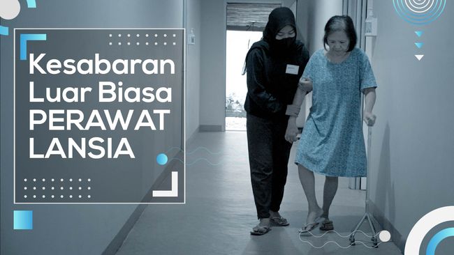 Kisah Pengabdian Luar Biasa Perawat Lansia