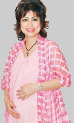 Maya Rumantir Jadi Ibu di Usia 41