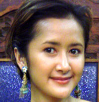 Widi AB Three Jadi "Kupu-kupu Malam"