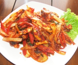 Ojingo Bokum - Cumi Goreng dengan Saus Cabai