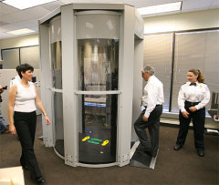 Body Scanner: Intip Apa Saja di Balik Baju, Bentuk Tubuh Diblur