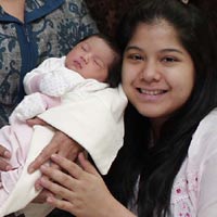 Annisa dan Aira Jenguk Aulia Pohan di Penjara