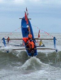 Perahu Terbalik, 10 Tewas