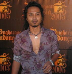 Dewiq Sumbang Lagu di Album Solo Kedua Ipang