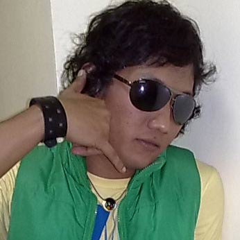 Sandy Canester Tipu Penggemar Lewat 'Telepon Aku'