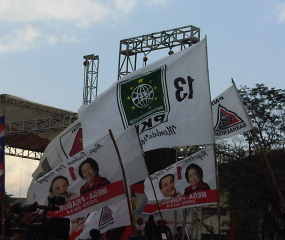 Bendera PKB dan PDS Hiasi Kampanye Mega-Prabowo di Bandung