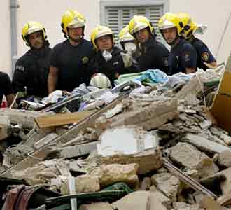 Gedung Runtuh, 5 Orang Tewas