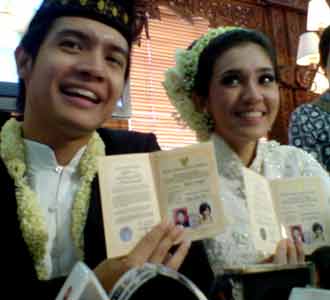 Dhini Aminarti-Dimas Seto Menikah