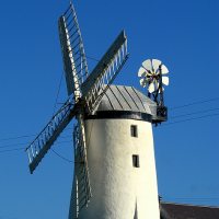 Turbin Angin Hembuskan Nafas untuk Industri Lokal