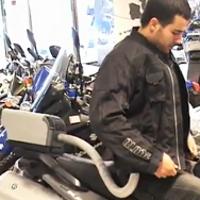 Kegerahan Naik Motor? Pakai AC Saja...