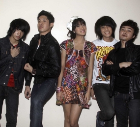 Vierra Jenguk Fans Yang Terserang Kanker