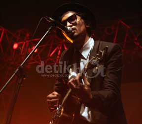 Kisah Zeke Khaseli dan Album Salak