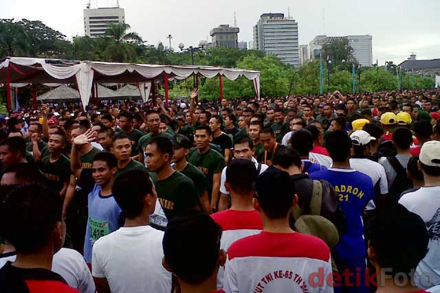 Lomba Lari Meriahkan HUT TNI