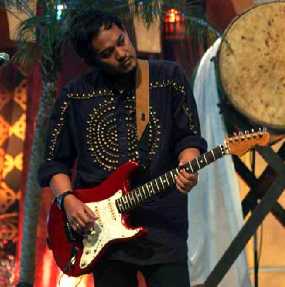 Pepeng 'ST12' Dikaruniai Putri Pertama