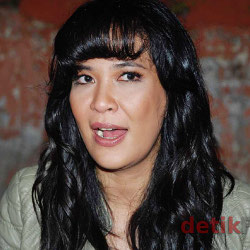 Oppie Andaresta Luncurkan Single Idealis