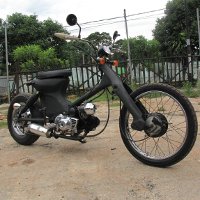 'Cangcorang' Hitam Peminum Bensin