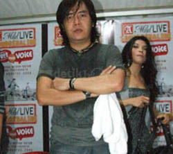 Ari Lasso 'Satu Cinta' dengan Sandy Canester