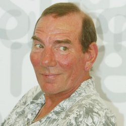 Bintang 'Inception' Pete Postlethwaite Meninggal Dunia