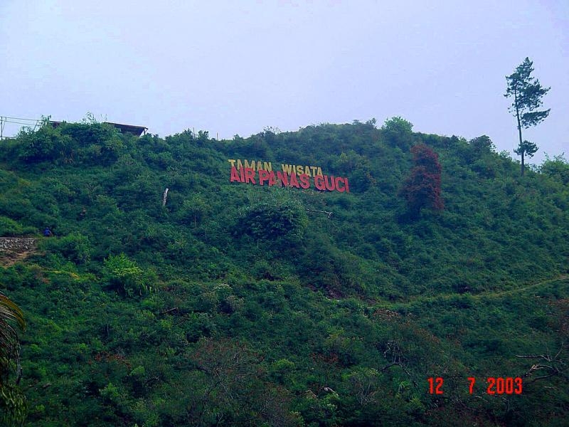 Wisata Pemandian Air Panas Guci