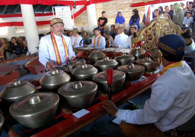 Gamelan Sekaten Kraton Surakarta Mulai Ditabuh