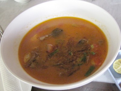 Kinyil-Kinyil Empuk Soto Tangkar Pipi Sapi