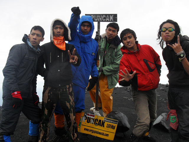 Semeru (3676 Mdpl), Puncak Para Dewa