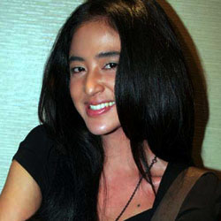 Wow, Dewi Persik Buktikan Operasi Keperawanan!