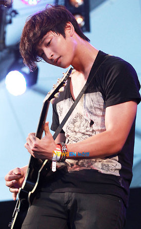 Jinwoon '2AM' Debut Solo dan Luncurkan Mini Album