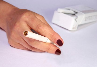 Kenapa Bahaya Merokok Pada Wanita Lebih Besar dari Pria?