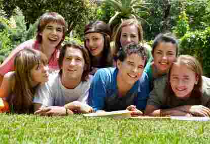 Punya Banyak Teman Bikin Tubuh Lebih Ramping Ketimbang Olahraga