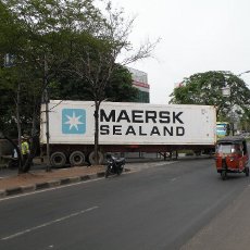 Kontainer Melintang di Fly Over Tomang, Tol Kebon Jeruk-Grogol Macet