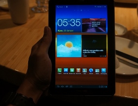 Galaxy Tab 7.7, Tablet Termahal Samsung