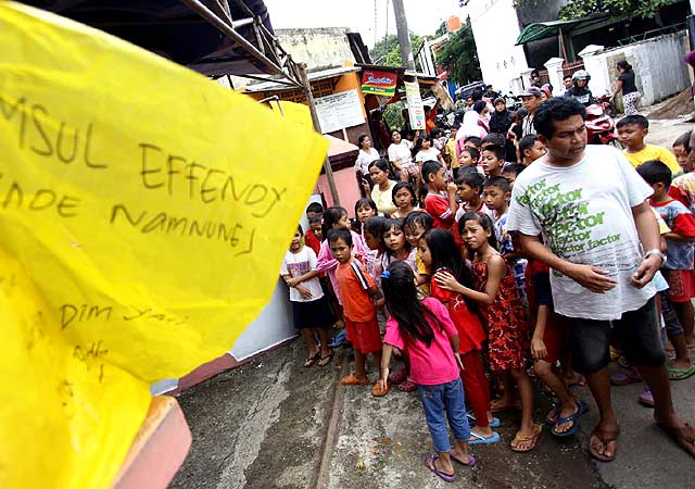 Rumah Duka Ade Namnung Dipadati Pelayat