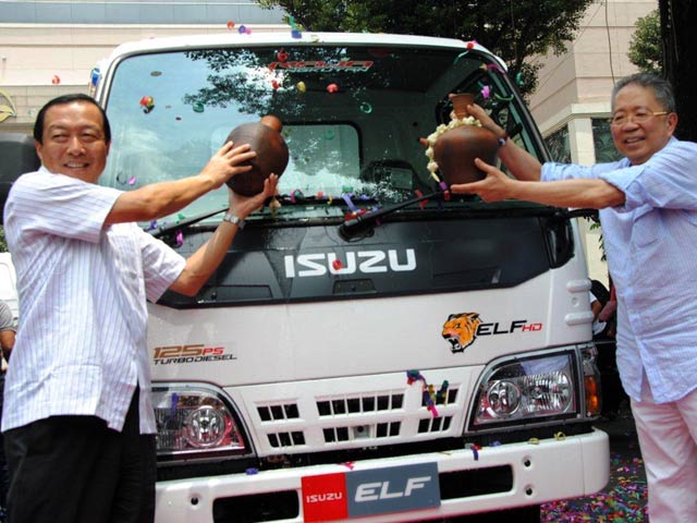 Isuzu Luncurkan New Isuzu Elf NKR 71