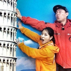 BoA & Gary 'Leessang' Foto Bareng di 'Menara Pisa'
