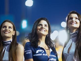 Umbrella Girl MotoGP Qatar yang Menggoda