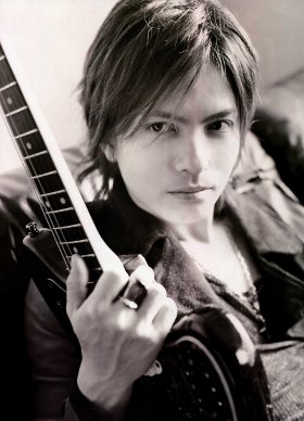 Hyde, Vokalis 'Cantik' yang Punya Banyak Keunikan