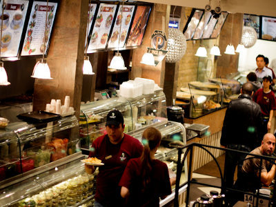 Paramount, Restoran Halal di Toronto Yang Utamakan Kebersihan