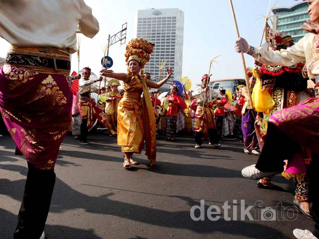 Ratusan Penari Ramaikan Minggu Pagi Jakarta