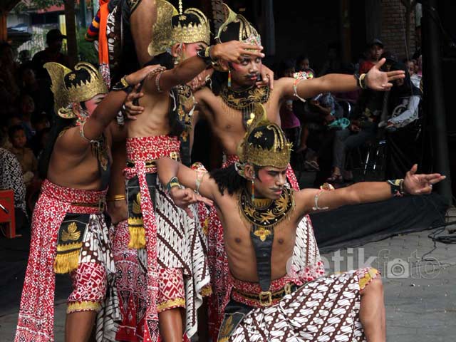 Reog Wayang Meriahkan Pasar Kangen Yogya