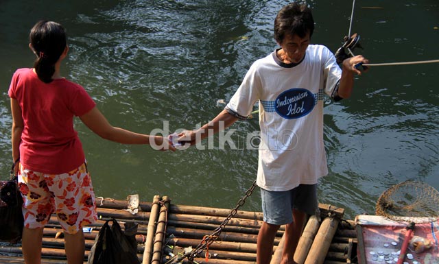 Getek, Transportasi Alternatif di Sungai Ciliwung