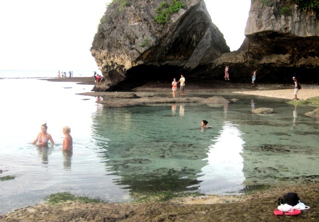 Pantai Suluban Bali, Surga di Balik Karang