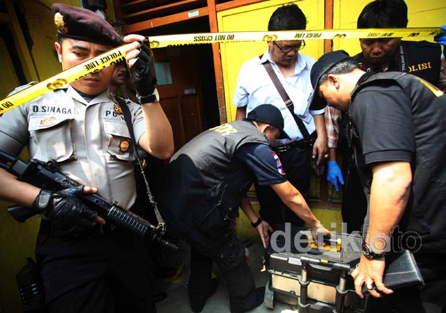 Tim INAFIS Polri Olah TKP di Kediaman Thorik