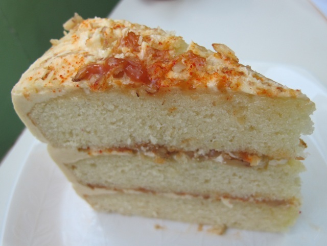 Segigit Kecil Cake Moist yang Bikin Jatuh Cinta