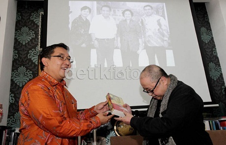 Kisah Moerdiono Jadi Mensesneg Dikisahkan dalam 3 Buku