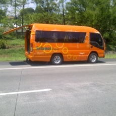 Mobil Selamat Trans Terguling di Dekat Pintu Tol Pasteur