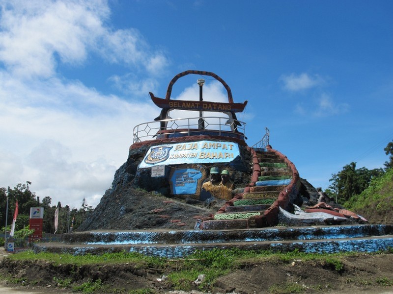 Ini Dia Tugu Selamat Datang Ala Raja Ampat Ini Dia Tugu Selamat Datang Ala Raja Ampat